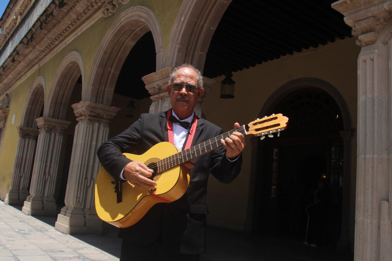 “Yo creí que nunca iba a poder tocar guitarra”, profe Catarino ...